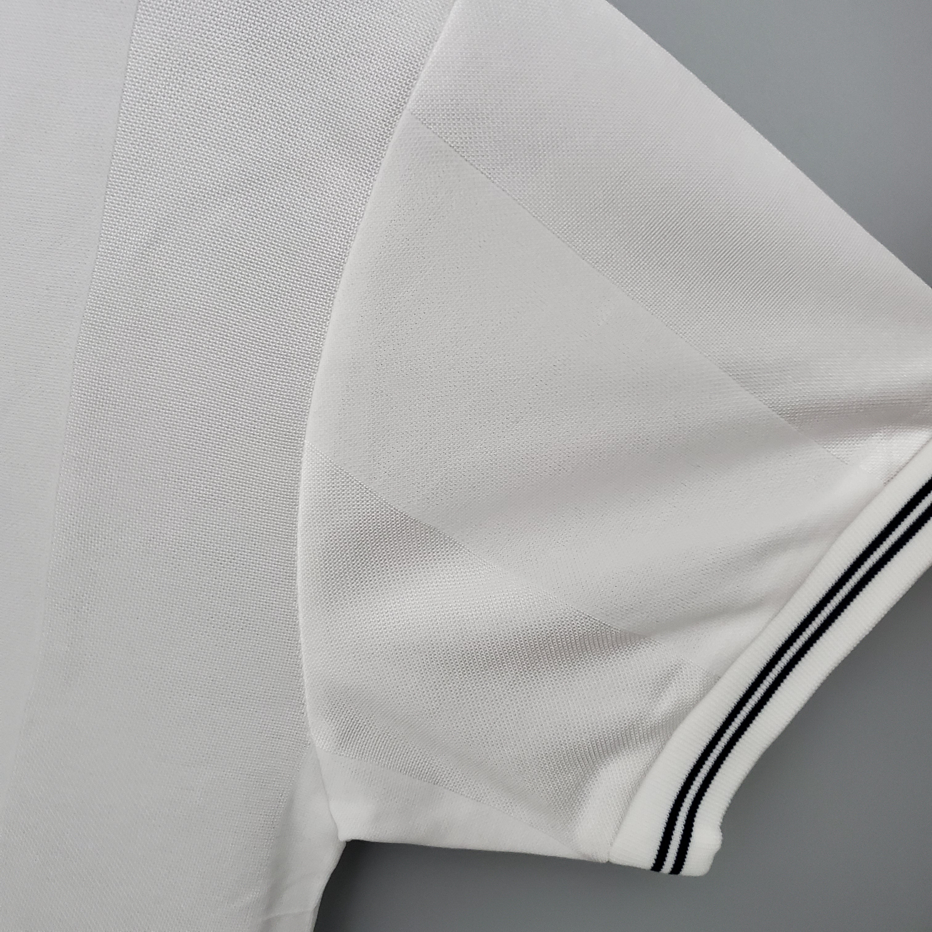 Tottenham Retro Jersey 83/84 - Maxi Kits