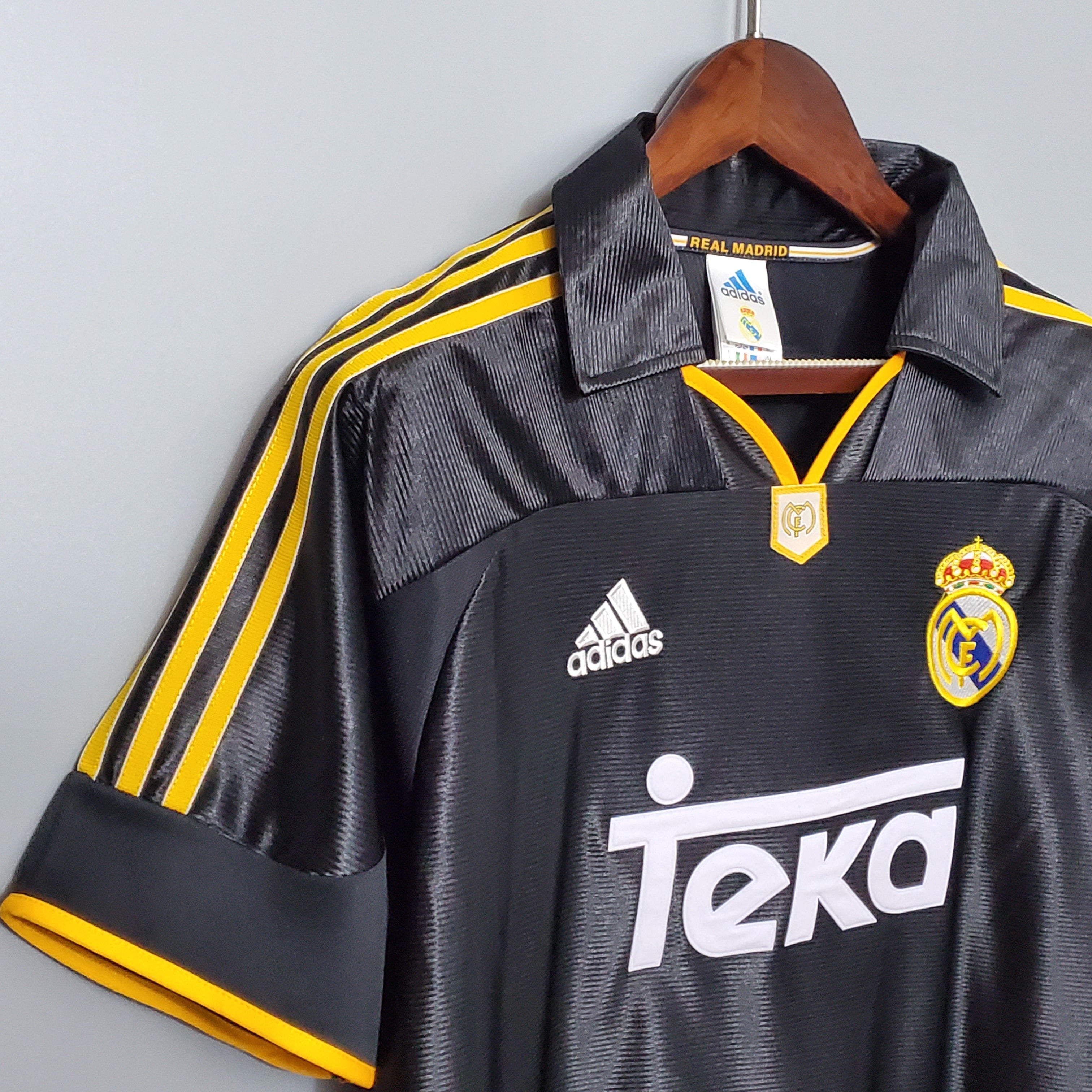 Camiseta Retro Real Madrid 98/99 - Maxis Kits