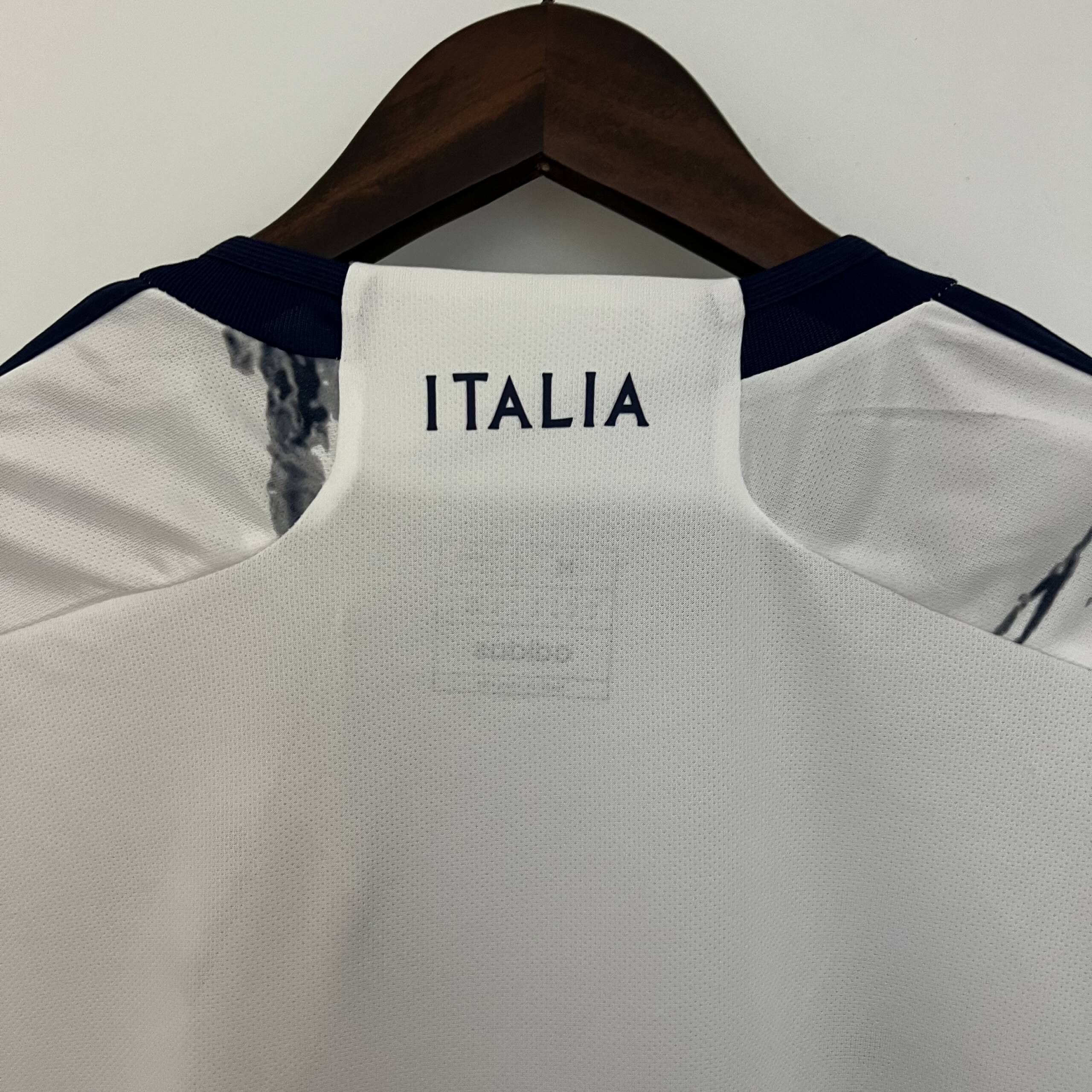 Italy Outer Jersey 23/24 - Maxis Kits